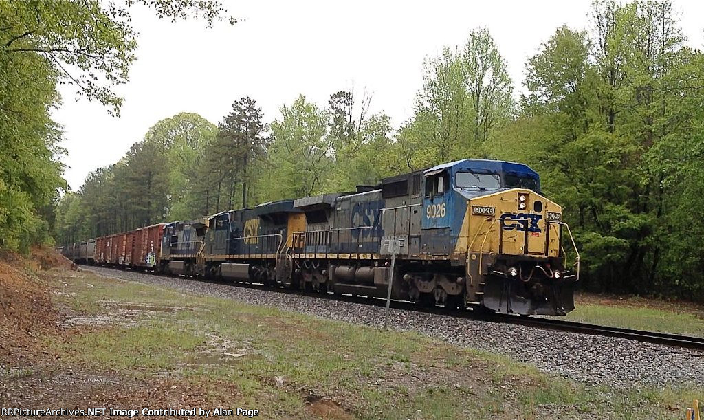 CSX C40-9W 9026, ES44AC-H 923, and C40-8W 7834